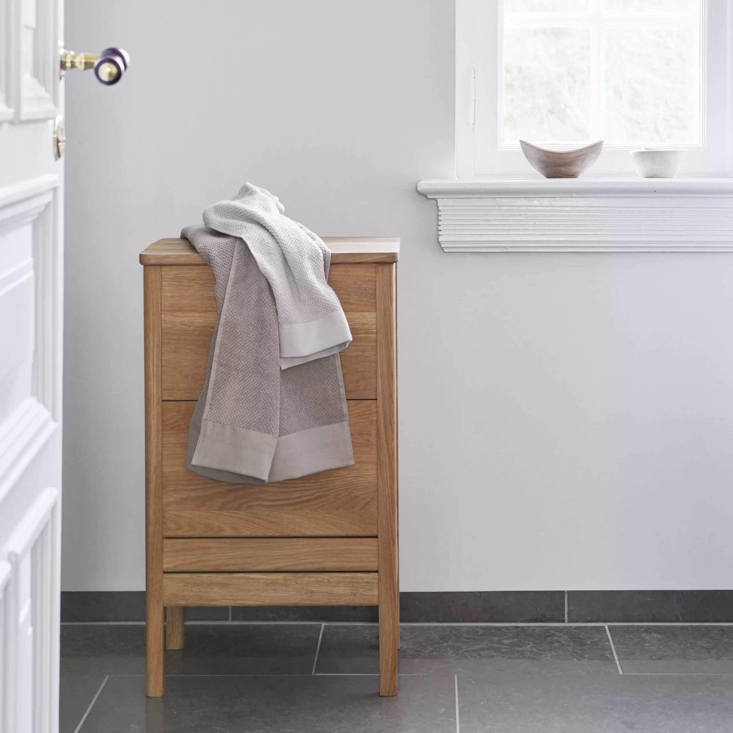 Oak Wooden Laundry Box - Stylish and Durable Storage